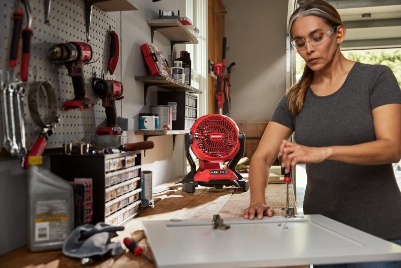 CRAFTSMAN V20* Cordless Misting Fan Kit with (1) 1.5Ah Battery and Charger