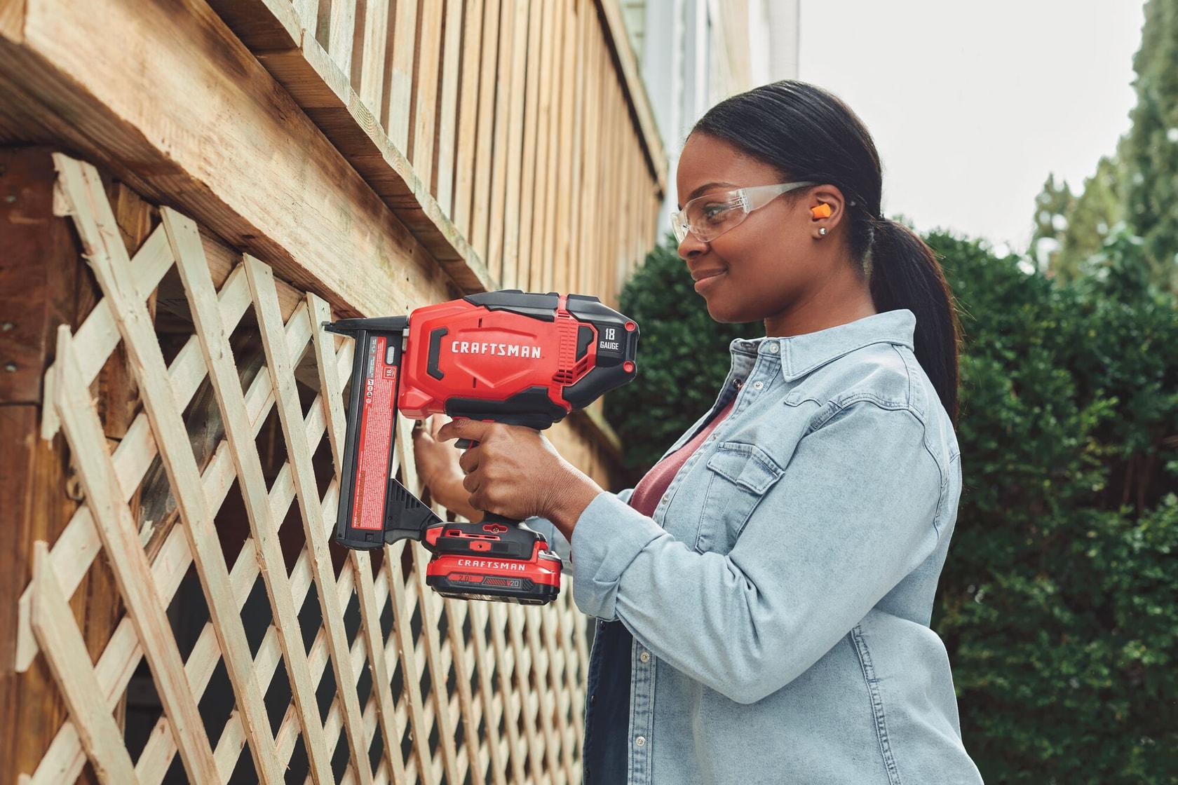 CRAFTSMAN V20* Cordless 18 Guage Narrow Crown Stapler (Tool Only)