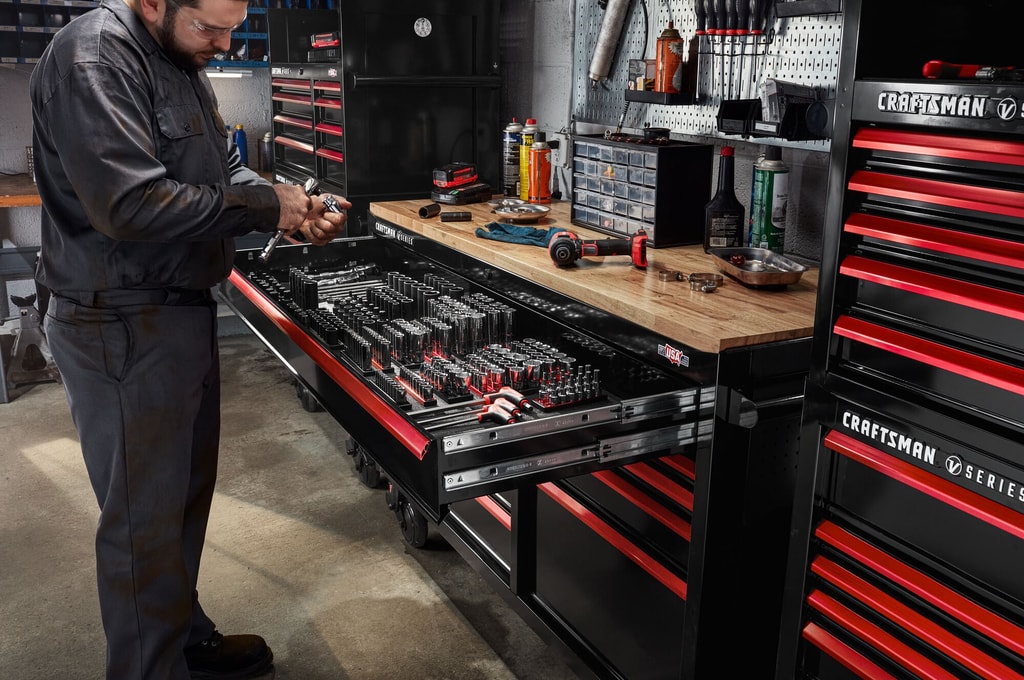 CRAFTSMAN V-SERIES™ 63-Inch 11-Drawer Mobile Workstation (Black)